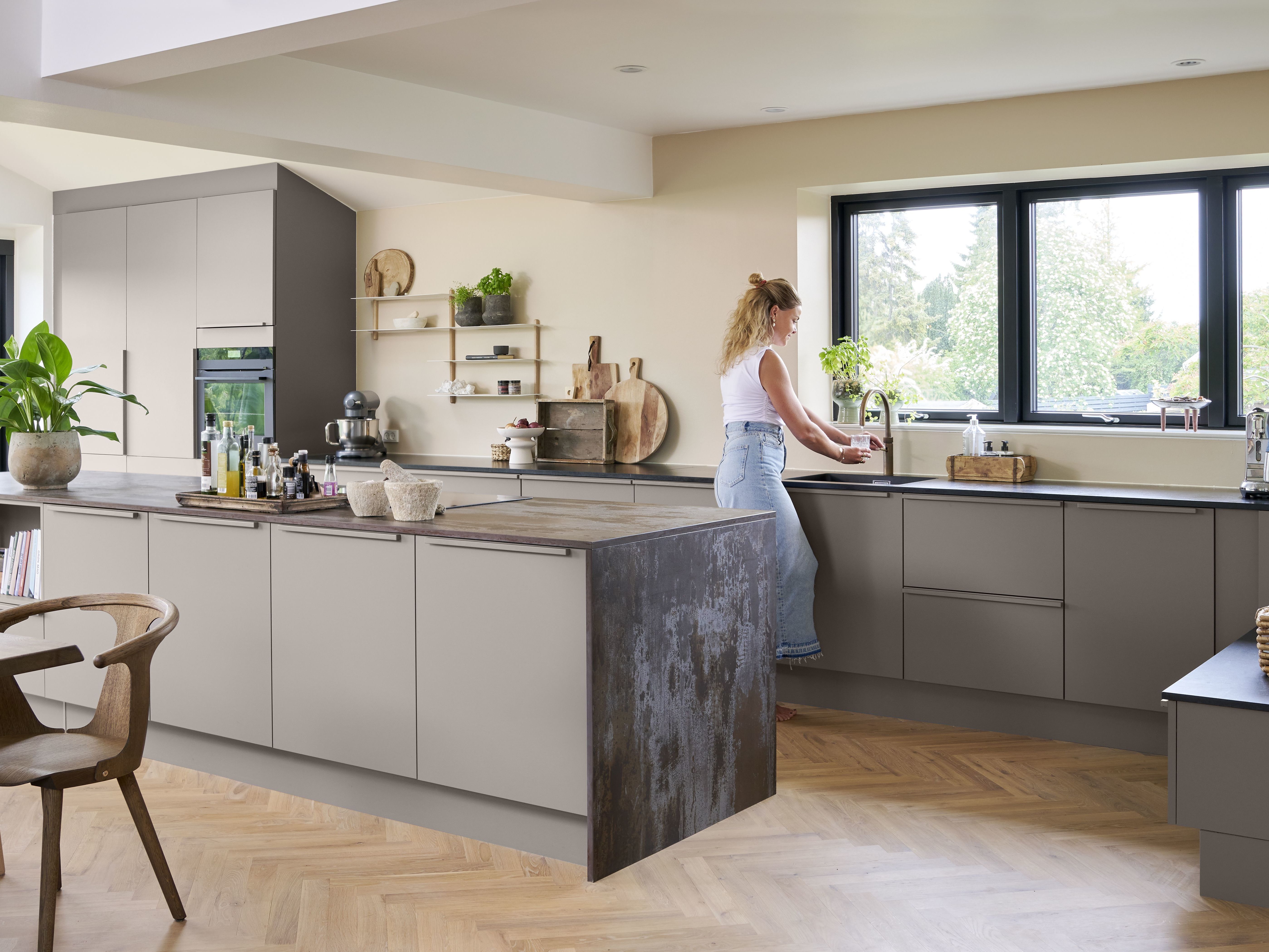 Sand coloured kitchen in Nordic design | HTH | HTH